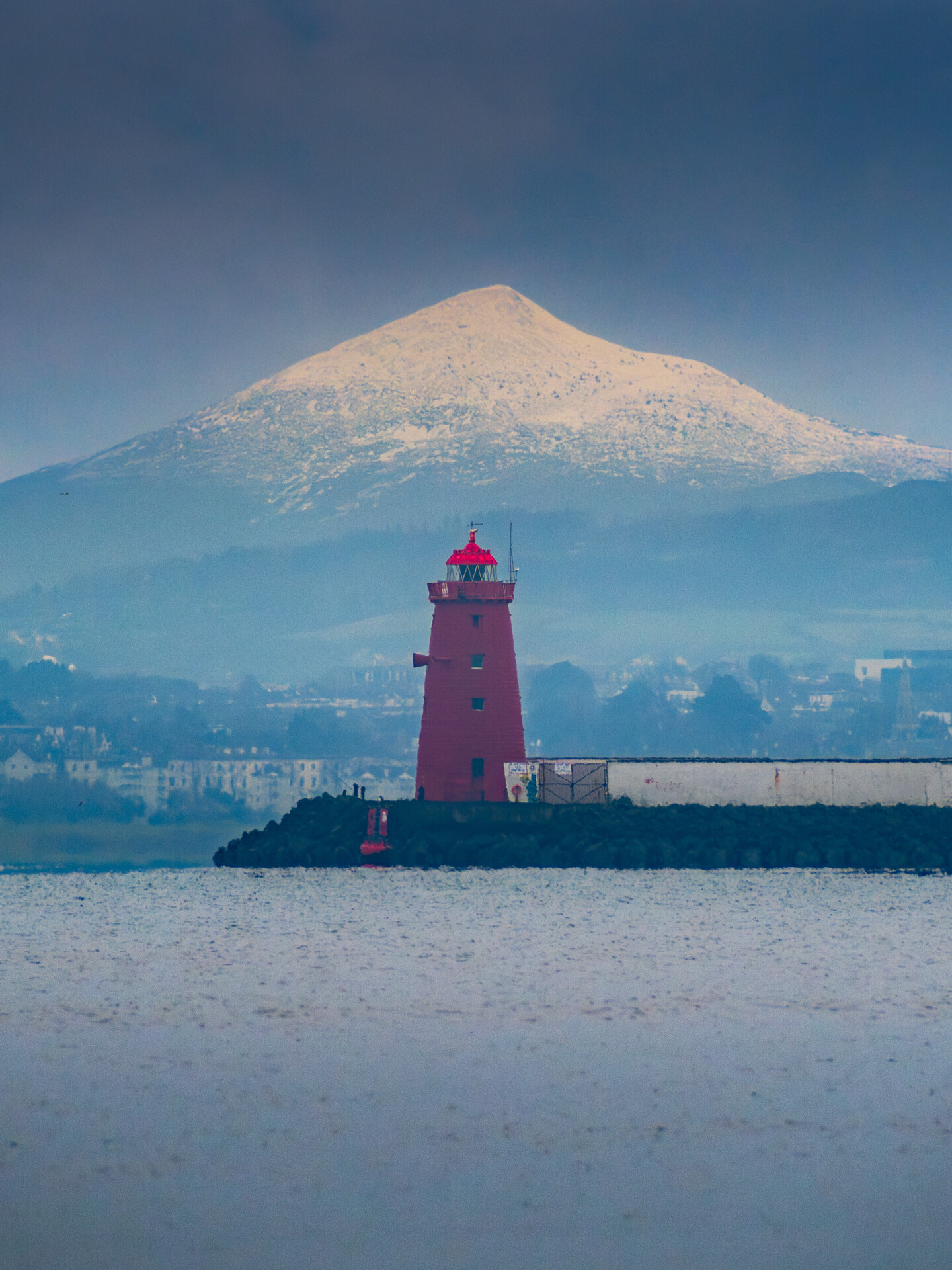 Poolbeg Lighthouse Sugar Loaf snow 8 January 2025 - Winter - Netweather ...